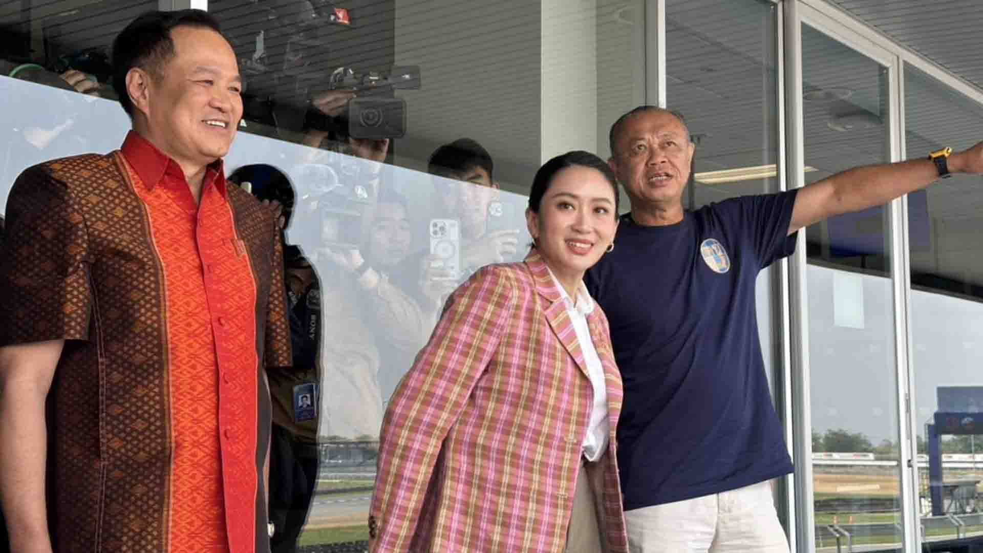 “เนวิน” พา “อิ๊งค์” ทัวร์สนามช้างฯ ย้ำ “ภท.-พท.” ไม่มีทะเลาะกัน ไทยไท ...