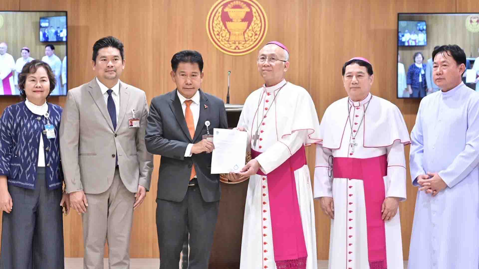 'คาทอลิก' ยื่น 'พิเชษฐ์-ผู้นำฝ่ายค้านฯ' ค้าน พ.ร.บ.เอนเตอร์เทนเมนต์ฯ ...